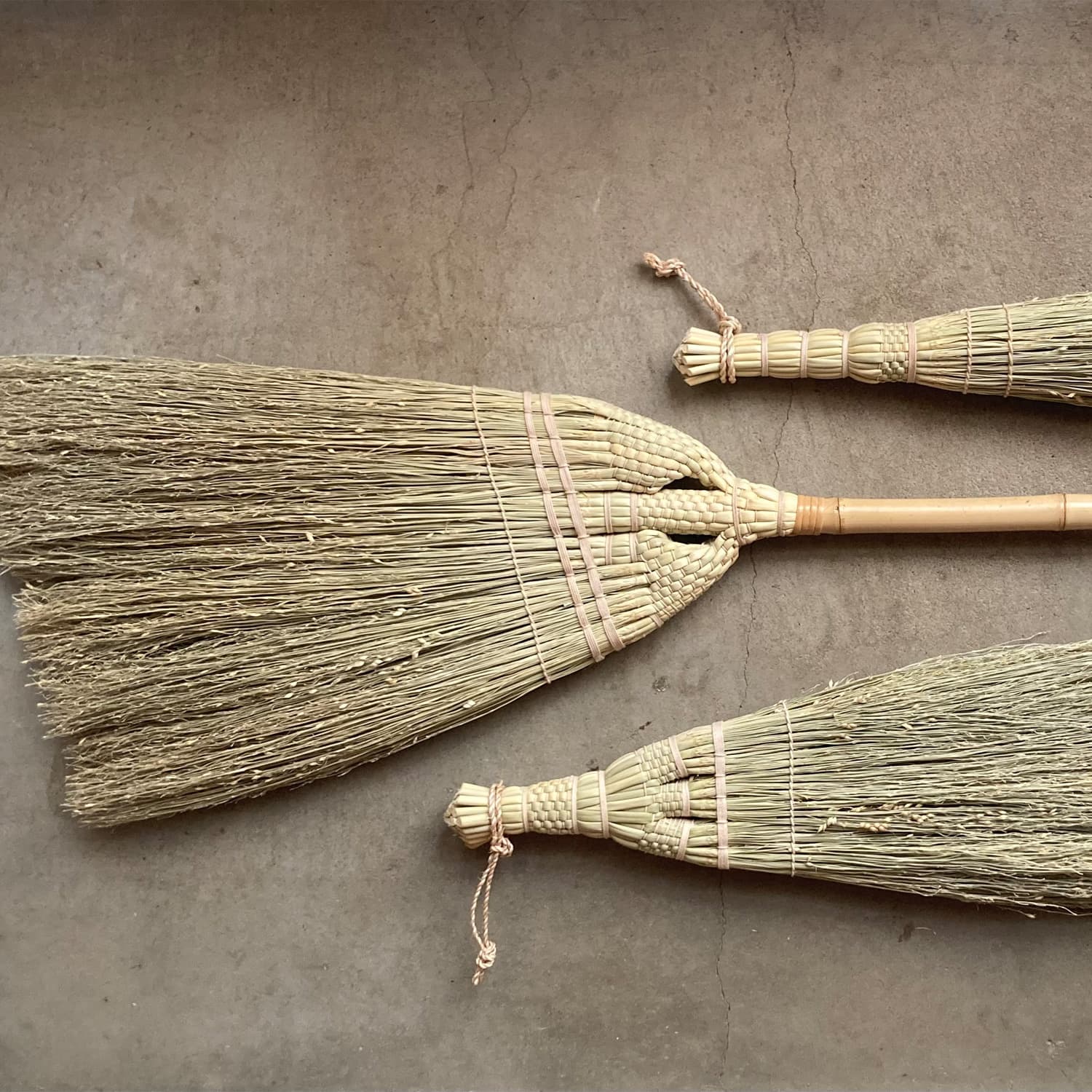 The exhibition sales of broom - Naiya - Rie Yokohata – Nine Tailor